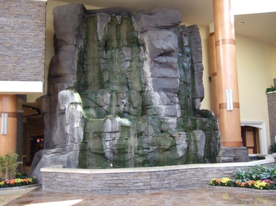 On Lobby Waterfalls and Safe Staffing – Capitol Beat